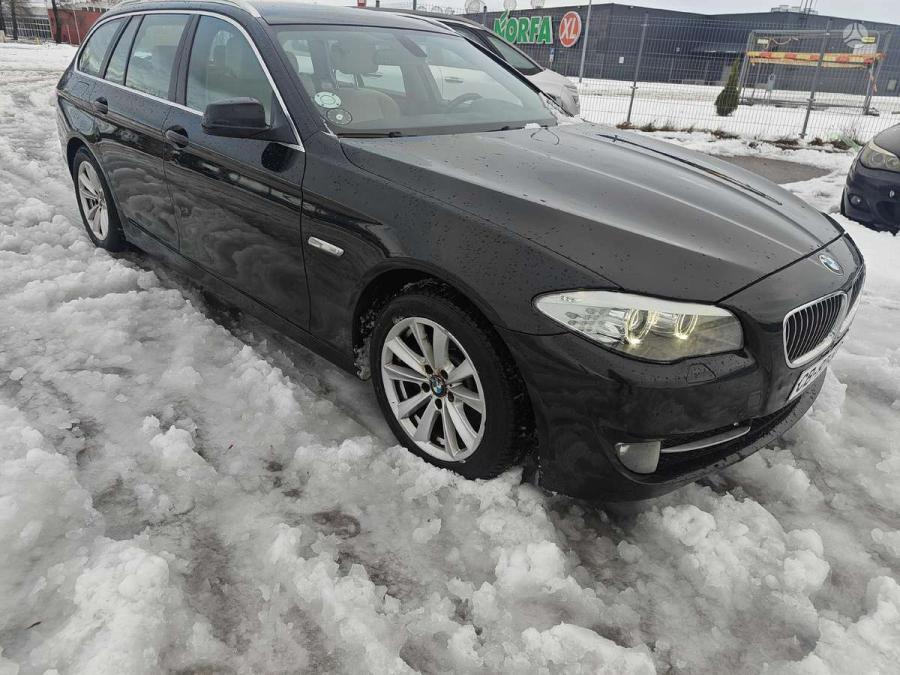 Black BMW 520 2012 in Klaipeda, with an engine capacity of 2.00 L and mileage of 282 thousand km for 5990 €, photo 4 on AUTOMOTO.COM.LV
