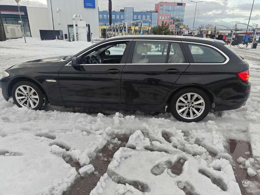 Black BMW 520 2012 in Klaipeda, with an engine capacity of 2.00 L and mileage of 282 thousand km for 5990 €, photo 10 on AUTOMOTO.COM.LV