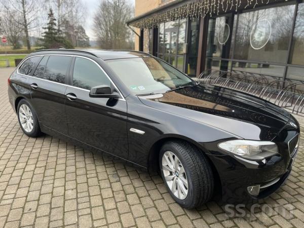 Black BMW 520 2012 in Jelgava, with an engine capacity of 2.00 L and mileage of 244 thousand km for 9990 €, photo 8 on AUTOMOTO.COM.LV