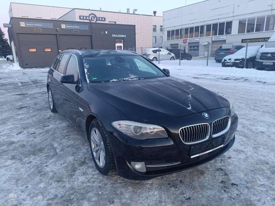Black BMW 520 2012 in Panevezys, with an engine capacity of 2.00 L and mileage of 270 thousand km for 7600 €, photo 2 on AUTOMOTO.COM.LV