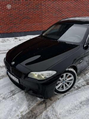 Black BMW 520 2012 in Kaunas, with an engine capacity of 2.00 L and mileage of 270 thousand km for 7800 €, photo 2 on AUTOMOTO.COM.LV