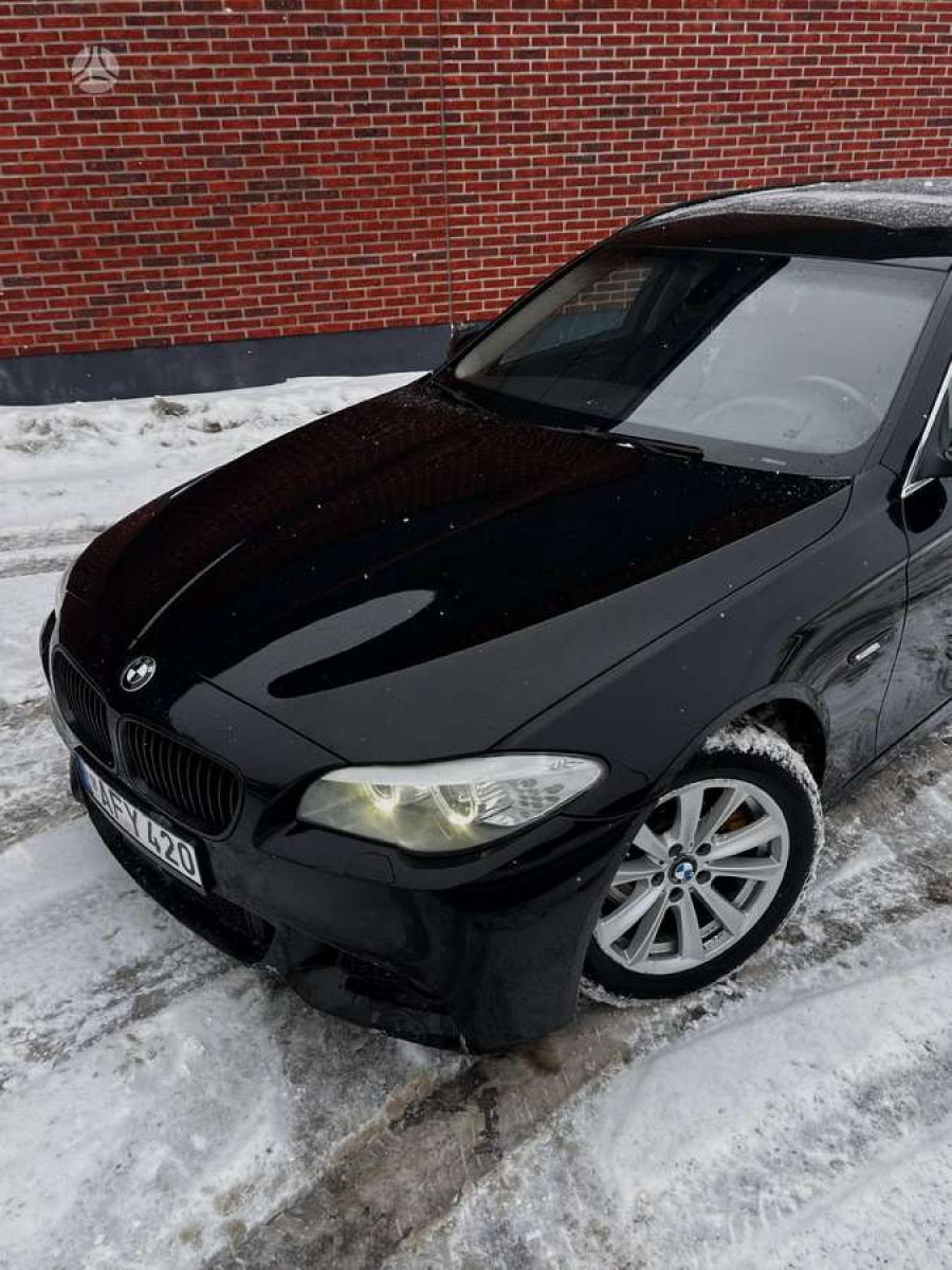Black BMW 520 2012 in Kaunas, with an engine capacity of 2.00 L and mileage of 270 thousand km for 7800 €, photo 2 on AUTOMOTO.COM.LV