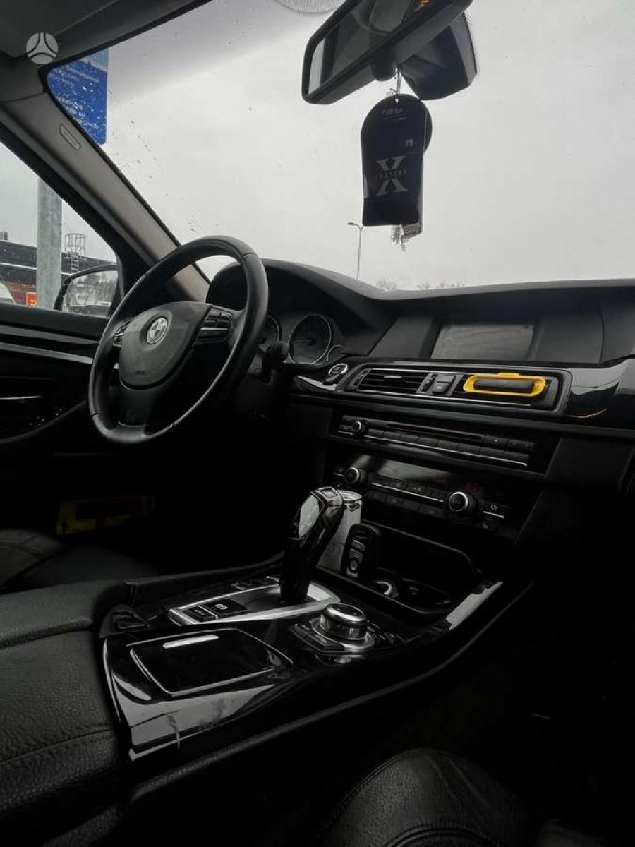 Black BMW 520 2012 in Kaunas, with an engine capacity of 2.00 L and mileage of 270 thousand km for 7800 €, photo 9 on AUTOMOTO.COM.LV