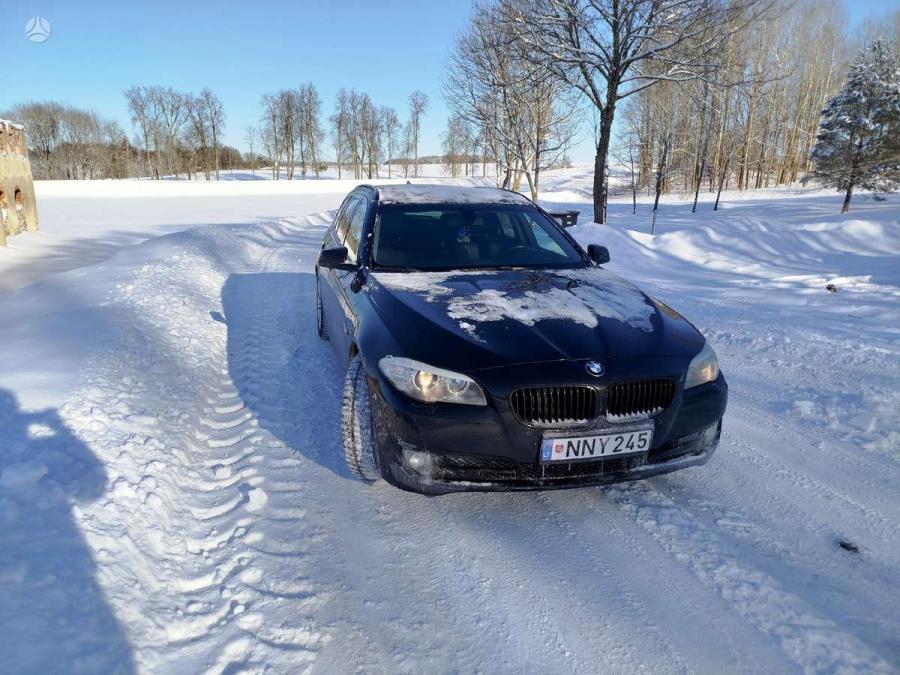 Black BMW 520 2012 in Vilnius, with an engine capacity of 2.00 L and mileage of 393 thousand km for 6300 €, photo 4 on AUTOMOTO.COM.LV