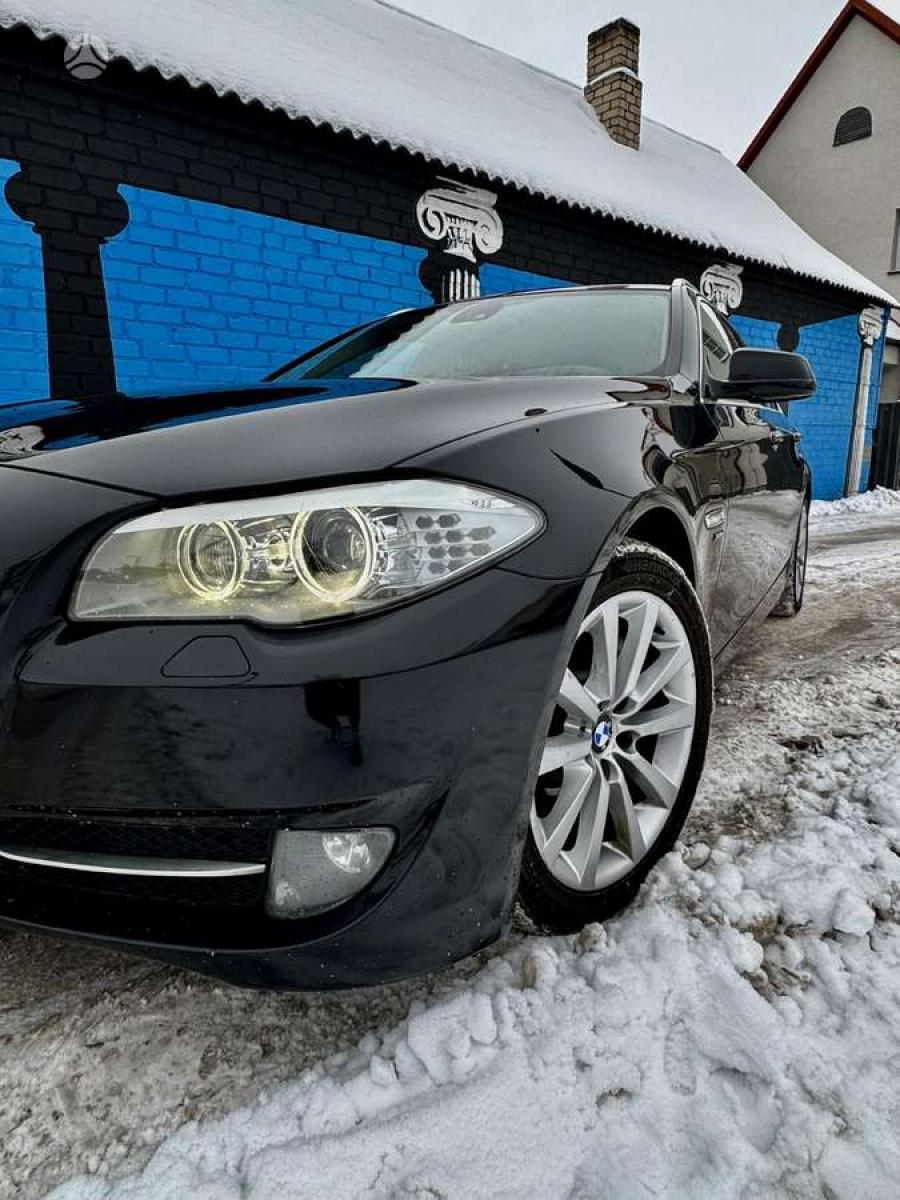 Black BMW 520 2012 in Marijampole, with an engine capacity of 2.00 L and mileage of 324 thousand km for 7150 €, photo 4 on AUTOMOTO.COM.LV
