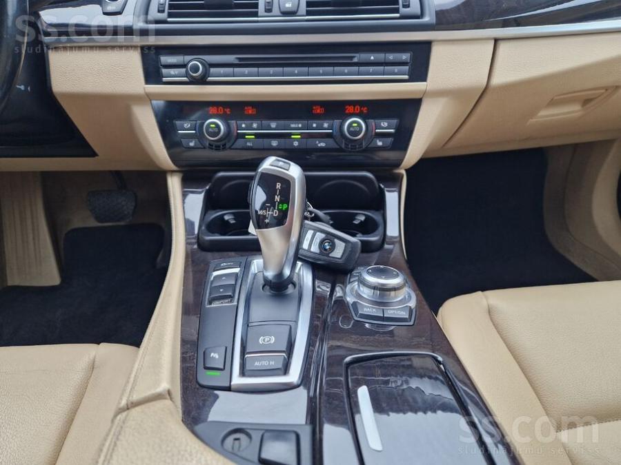 Melns BMW 520 2012 Liepāja, ar dzinēja tilpumu 2.00 L un nobraukumu 290 tūkst. km par 8590 €, foto 25 vietnē AUTOMOTO.COM.LV