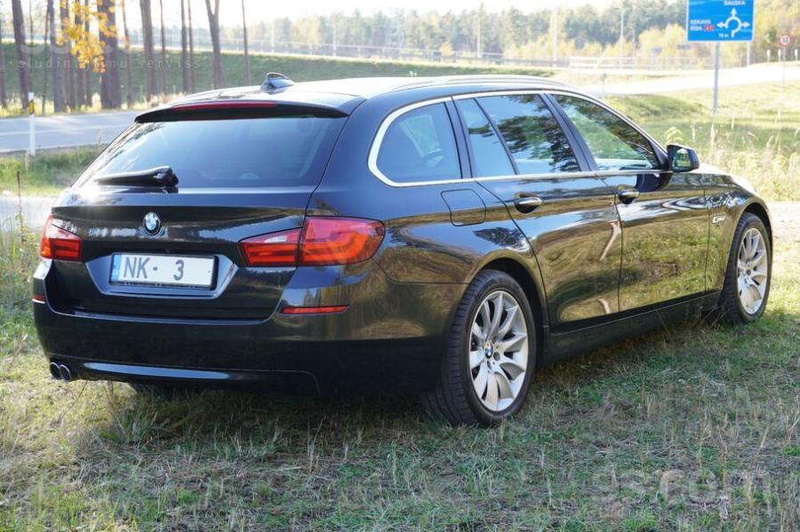Black BMW 520 2012 in Riga, with an engine capacity of 2.00 L and mileage of 330 thousand km for 10000 €, photo 3 on AUTOMOTO.COM.LV