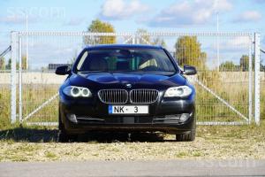 Black BMW 520 2012 in Riga, with an engine capacity of 2.00 L and mileage of 330 thousand km for 10000 €, photo 4 on AUTOMOTO.COM.LV