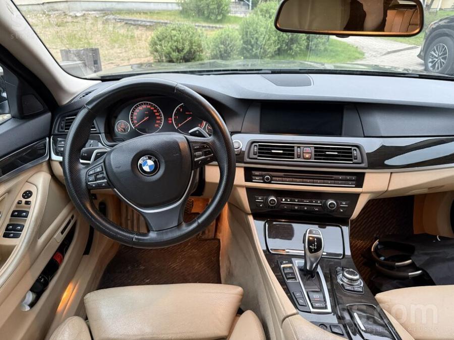Black BMW 520 2012 in Riga, with an engine capacity of 2.00 L and mileage of 330 thousand km for 10000 €, photo 11 on AUTOMOTO.COM.LV