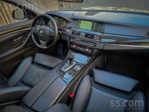 Black BMW 520 2012 in Riga, with an engine capacity of 2.00 L and mileage of 359 thousand km for 9700 €, photo 8 on AUTOMOTO.COM.LV