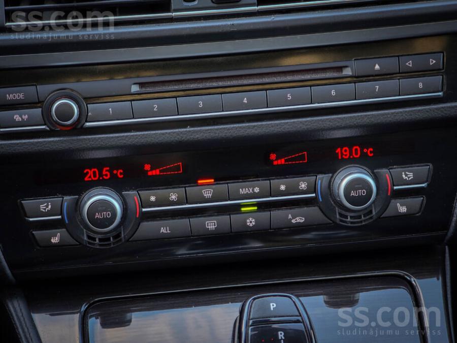 Black BMW 520 2012 in Riga, with an engine capacity of 2.00 L and mileage of 359 thousand km for 9700 €, photo 17 on AUTOMOTO.COM.LV