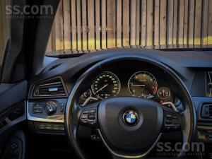 Black BMW 520 2012 in Riga, with an engine capacity of 2.00 L and mileage of 359 thousand km for 9700 €, photo 18 on AUTOMOTO.COM.LV