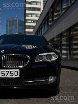Black BMW 520 2012 in Riga, with an engine capacity of 2.00 L and mileage of 271 thousand km for 8790 €, photo 3 on AUTOMOTO.COM.LV