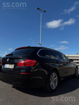Black BMW 520 2012 in Riga, with an engine capacity of 2.00 L and mileage of 271 thousand km for 8790 €, photo 9 on AUTOMOTO.COM.LV