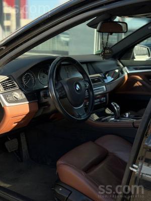 Black BMW 520 2012 in Riga, with an engine capacity of 2.00 L and mileage of 271 thousand km for 8790 €, photo 10 on AUTOMOTO.COM.LV
