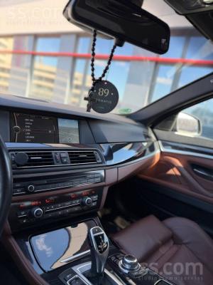 Black BMW 520 2012 in Riga, with an engine capacity of 2.00 L and mileage of 271 thousand km for 8790 €, photo 11 on AUTOMOTO.COM.LV