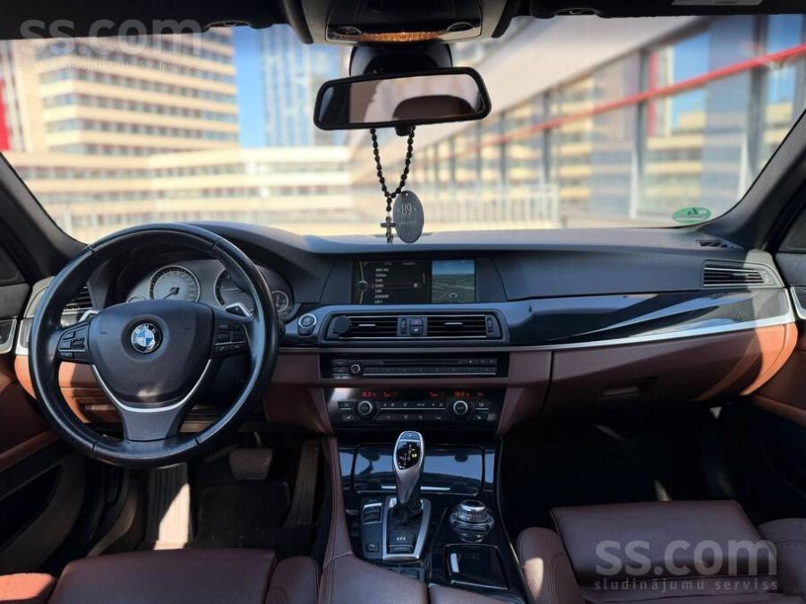 Black BMW 520 2012 in Riga, with an engine capacity of 2.00 L and mileage of 271 thousand km for 8790 €, photo 12 on AUTOMOTO.COM.LV