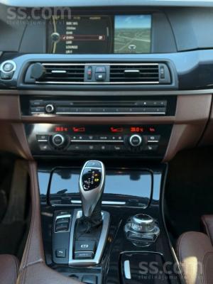 Black BMW 520 2012 in Riga, with an engine capacity of 2.00 L and mileage of 271 thousand km for 8790 €, photo 13 on AUTOMOTO.COM.LV