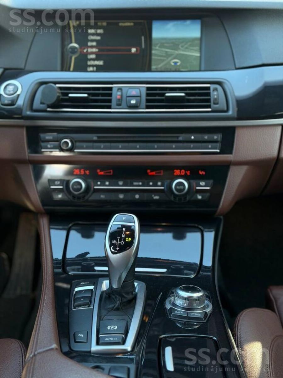 Black BMW 520 2012 in Riga, with an engine capacity of 2.00 L and mileage of 271 thousand km for 8790 €, photo 13 on AUTOMOTO.COM.LV
