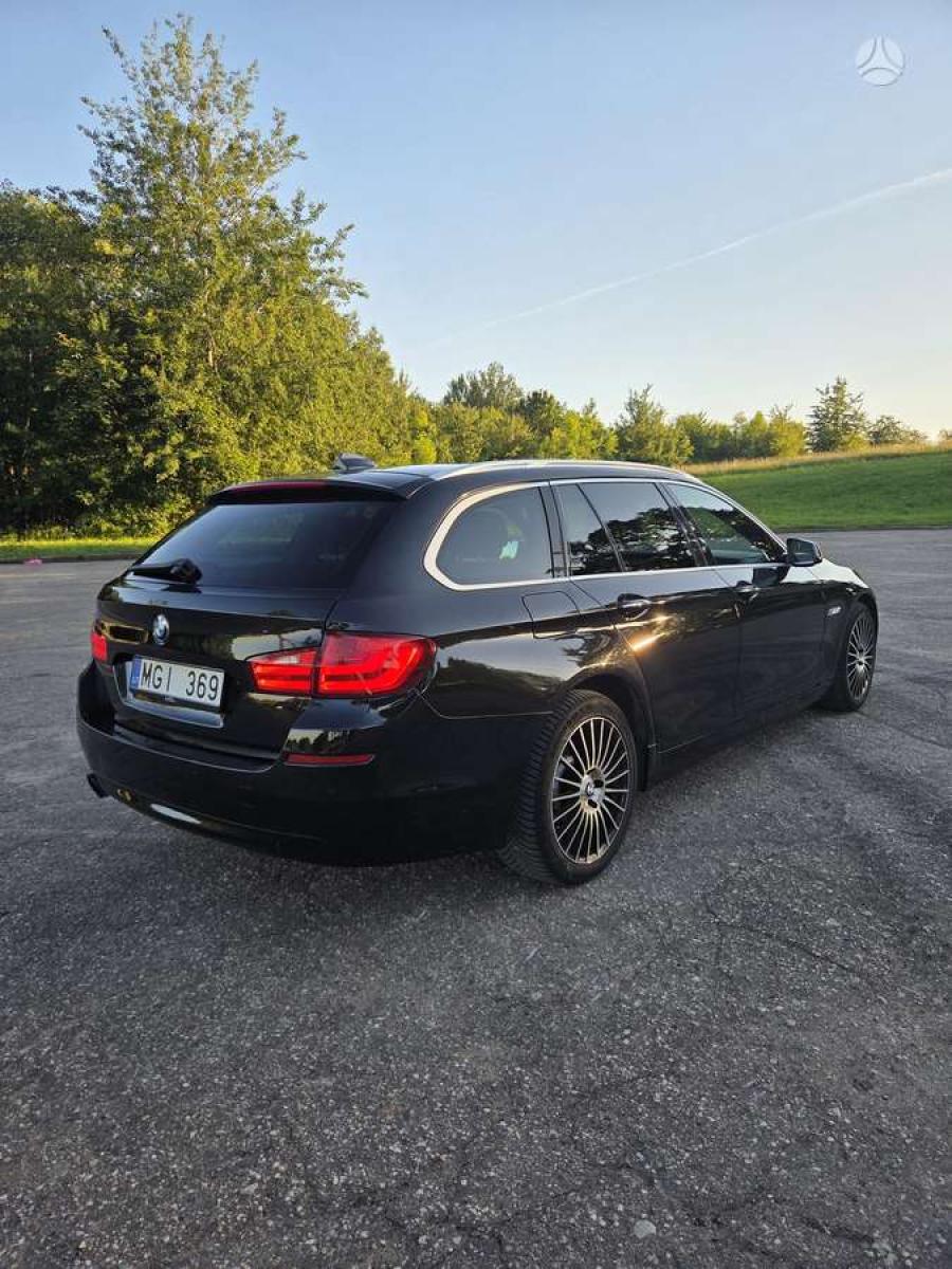 Melns BMW 520 2012 Kauņa, ar dzinēja tilpumu 2.00 L un nobraukumu 230 tūkst. km par 8950 €, foto 5 vietnē AUTOMOTO.COM.LV