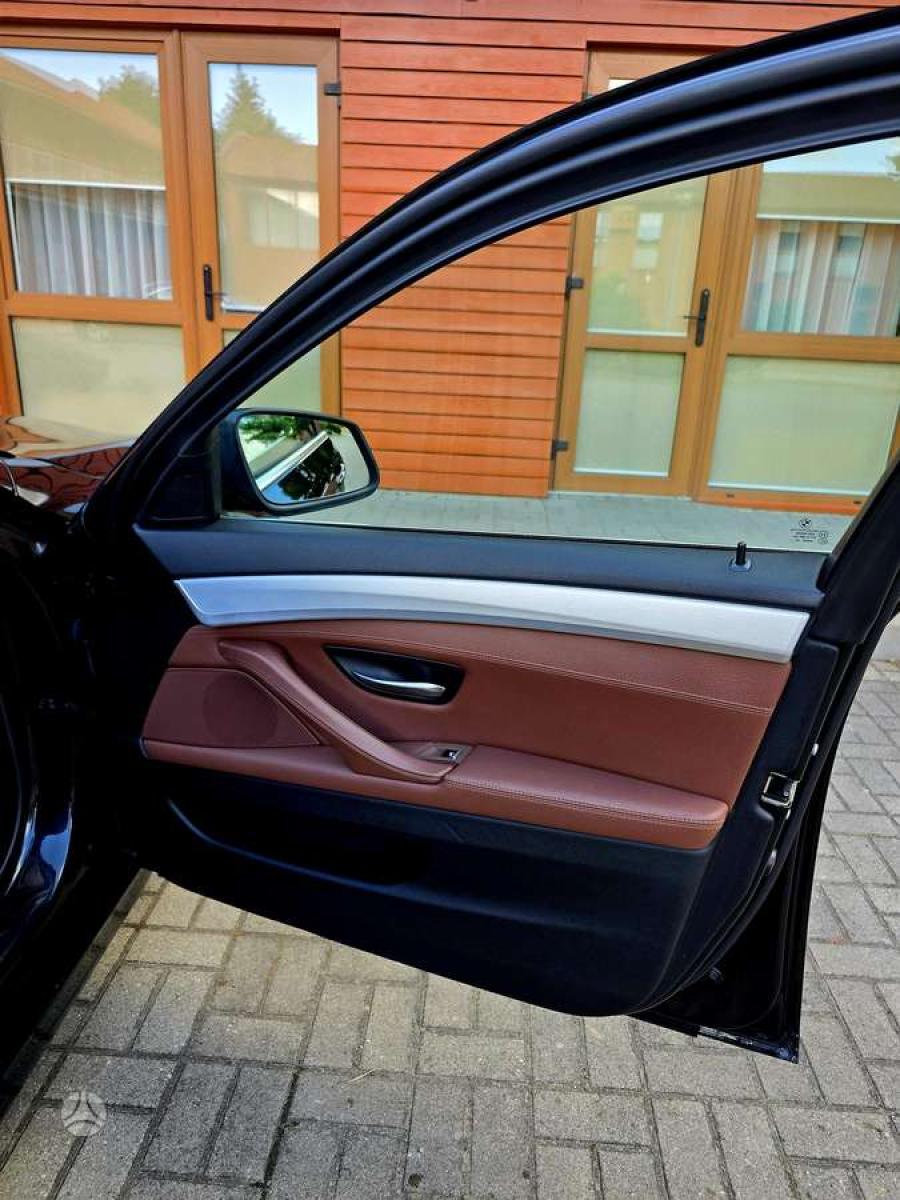Melns BMW 520 2012 Marijampole, ar dzinēja tilpumu 2.00 L un nobraukumu 347 tūkst. km par 7400 €, foto 25 vietnē AUTOMOTO.COM.LV