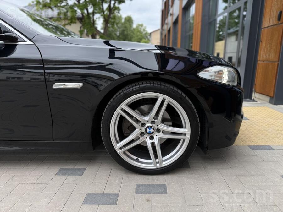 Black BMW 520 2012 in Cesis, with an engine capacity of 2.00 L and mileage of 255 thousand km for 10750 €, photo 25 on AUTOMOTO.COM.LV