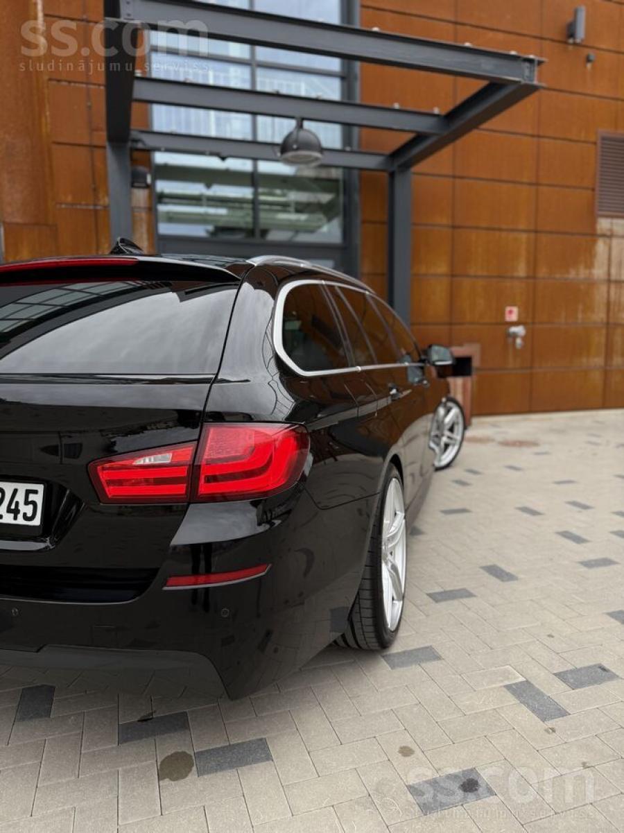 Black BMW 520 2012 in Cesis, with an engine capacity of 2.00 L and mileage of 255 thousand km for 10750 €, photo 30 on AUTOMOTO.COM.LV