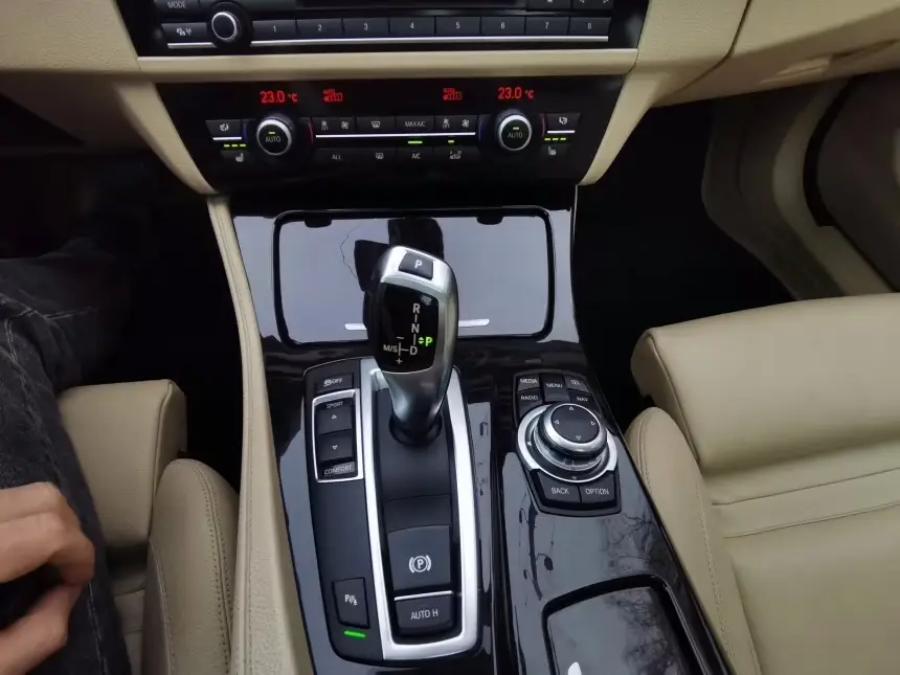 Melns BMW 520 2012 Kuldīga, ar dzinēja tilpumu 2.00 L un nobraukumu 241 tūkst. km par 11500 €, foto 10 vietnē AUTOMOTO.COM.LV