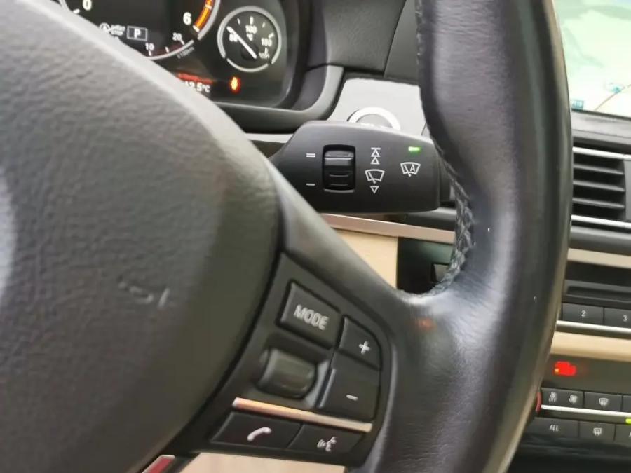 Melns BMW 520 2012 Kuldīga, ar dzinēja tilpumu 2.00 L un nobraukumu 241 tūkst. km par 11500 €, foto 24 vietnē AUTOMOTO.COM.LV