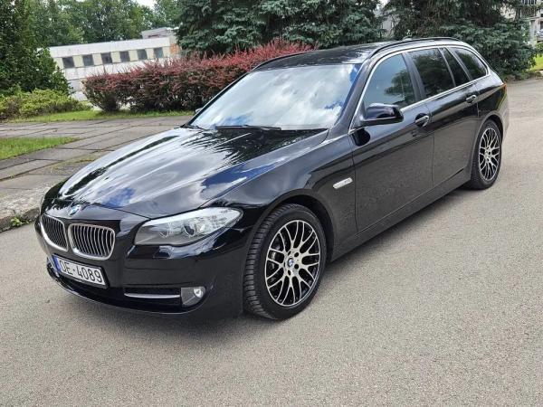 Black BMW 520 2012 in Jekabpils, with an engine capacity of 2.00 L and mileage of 301 thousand km for 7000 €, photo 1 on AUTOMOTO.COM.LV