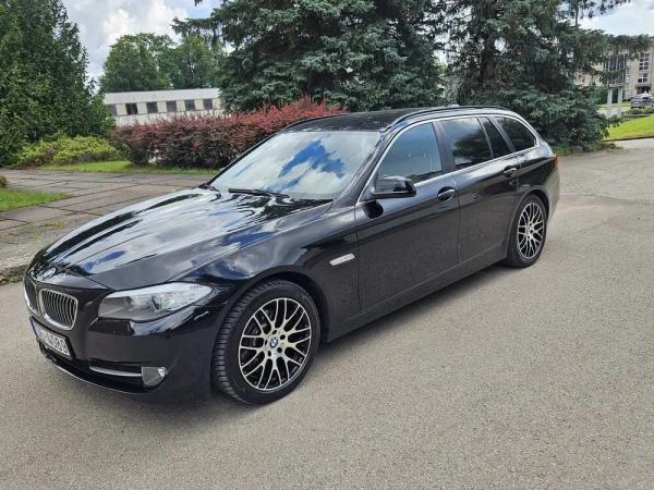 Black BMW 520 2012 in Jekabpils, with an engine capacity of 2.00 L and mileage of 301 thousand km for 7000 €, photo 10 on AUTOMOTO.COM.LV