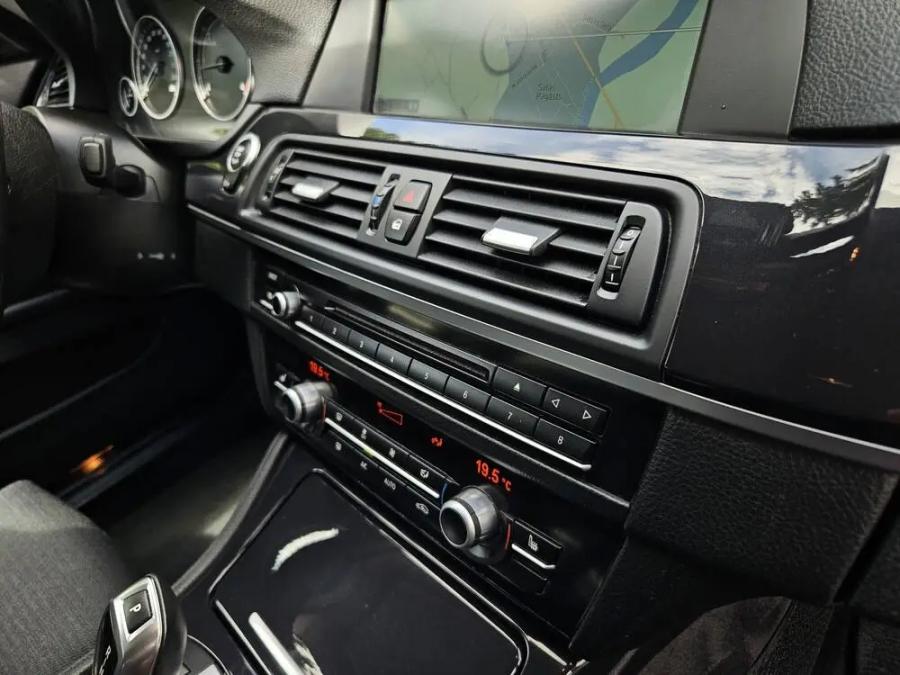Melns BMW 520 2012 Jēkabpils, ar dzinēja tilpumu 2.00 L un nobraukumu 301 tūkst. km par 7000 €, foto 23 vietnē AUTOMOTO.COM.LV