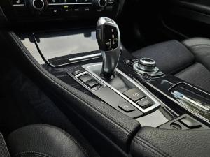 Melns BMW 520 2012 Jēkabpils, ar dzinēja tilpumu 2.00 L un nobraukumu 301 tūkst. km par 7000 €, foto 28 vietnē AUTOMOTO.COM.LV
