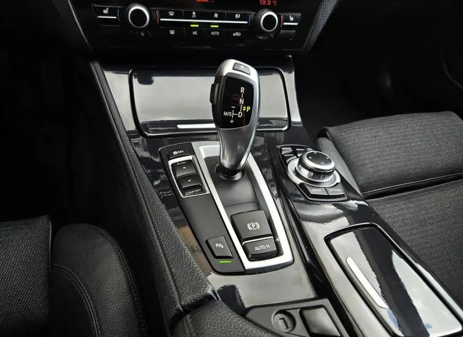 Melns BMW 520 2012 Jēkabpils, ar dzinēja tilpumu 2.00 L un nobraukumu 301 tūkst. km par 7000 €, foto 32 vietnē AUTOMOTO.COM.LV