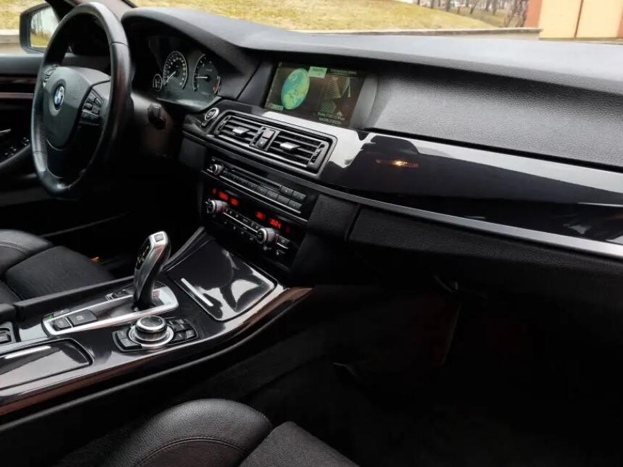 Melns BMW 520 2012 Jēkabpils, ar dzinēja tilpumu 2.00 L un nobraukumu 276 tūkst. km par 11450 €, foto 22 vietnē AUTOMOTO.COM.LV