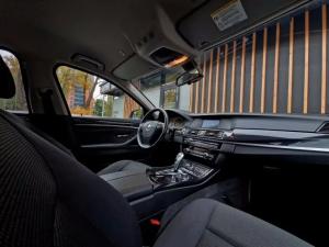 Black BMW 520 2012 in Riga, with an engine capacity of 2.00 L and mileage of 275 thousand km for 8990 €, photo 4 on AUTOMOTO.COM.LV
