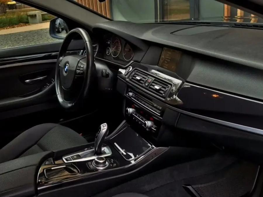 Black BMW 520 2012 in Riga, with an engine capacity of 2.00 L and mileage of 275 thousand km for 8990 €, photo 5 on AUTOMOTO.COM.LV