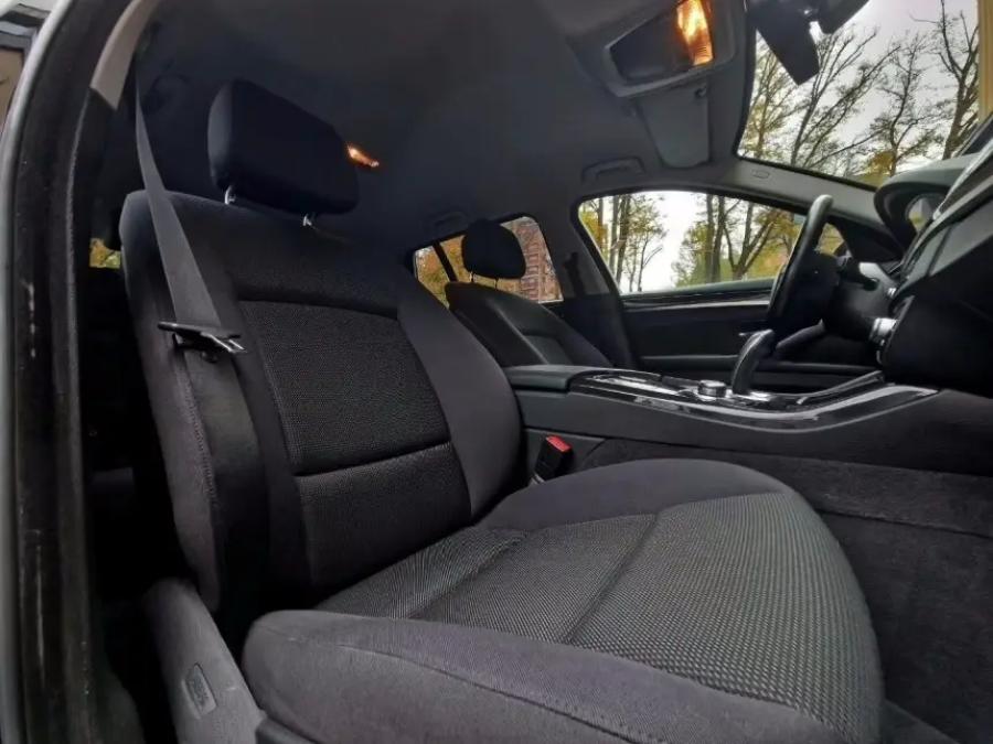 Black BMW 520 2012 in Riga, with an engine capacity of 2.00 L and mileage of 275 thousand km for 8990 €, photo 6 on AUTOMOTO.COM.LV
