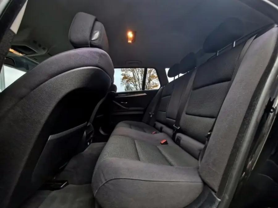 Black BMW 520 2012 in Riga, with an engine capacity of 2.00 L and mileage of 275 thousand km for 8990 €, photo 7 on AUTOMOTO.COM.LV