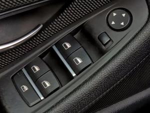 Black BMW 520 2012 in Riga, with an engine capacity of 2.00 L and mileage of 275 thousand km for 8990 €, photo 10 on AUTOMOTO.COM.LV
