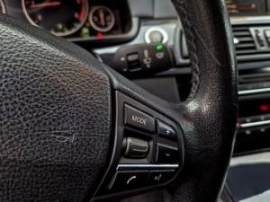 Black BMW 520 2012 in Riga, with an engine capacity of 2.00 L and mileage of 275 thousand km for 8990 €, photo 12 on AUTOMOTO.COM.LV
