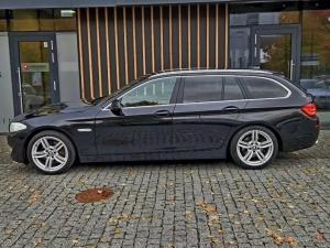 Black BMW 520 2012 in Riga, with an engine capacity of 2.00 L and mileage of 275 thousand km for 8990 €, photo 19 on AUTOMOTO.COM.LV
