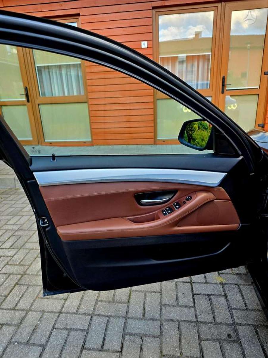 Black BMW 520 2012 in Marijampole, with an engine capacity of 2.00 L and mileage of 347 thousand km for 7200 €, photo 15 on AUTOMOTO.COM.LV