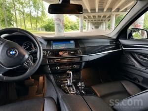Black BMW 520 2012 in Riga, with an engine capacity of 2.00 L and mileage of 293 thousand km for 7900 €, photo 9 on AUTOMOTO.COM.LV