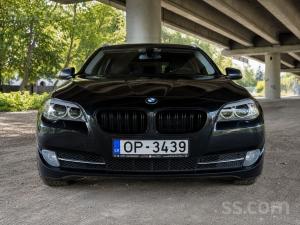 Black BMW 520 2012 in Riga, with an engine capacity of 2.00 L and mileage of 293 thousand km for 7900 €, photo 10 on AUTOMOTO.COM.LV