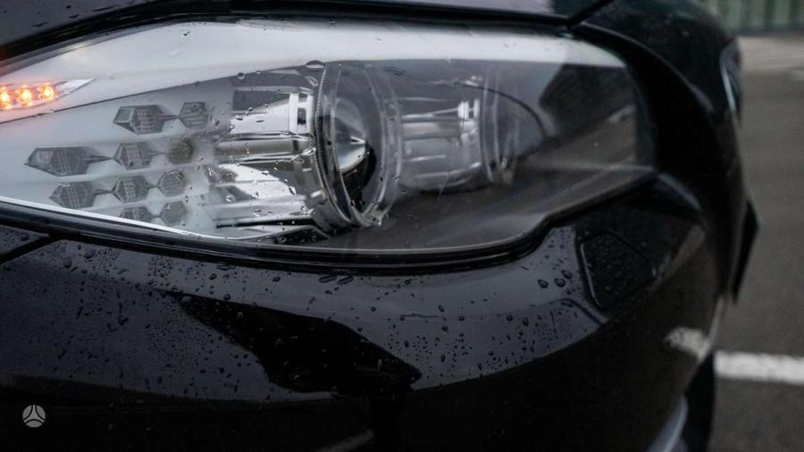 Black BMW 520 2012 in Siauliai, with an engine capacity of 2.00 L and mileage of 302 thousand km for 8000 €, photo 8 on AUTOMOTO.COM.LV