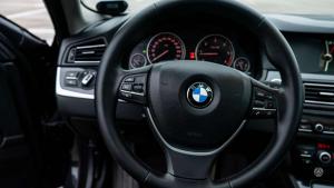 Black BMW 520 2012 in Siauliai, with an engine capacity of 2.00 L and mileage of 302 thousand km for 8000 €, photo 10 on AUTOMOTO.COM.LV