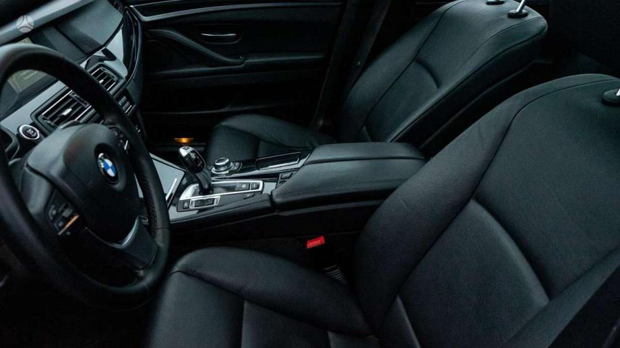 Black BMW 520 2012 in Siauliai, with an engine capacity of 2.00 L and mileage of 302 thousand km for 8000 €, photo 11 on AUTOMOTO.COM.LV
