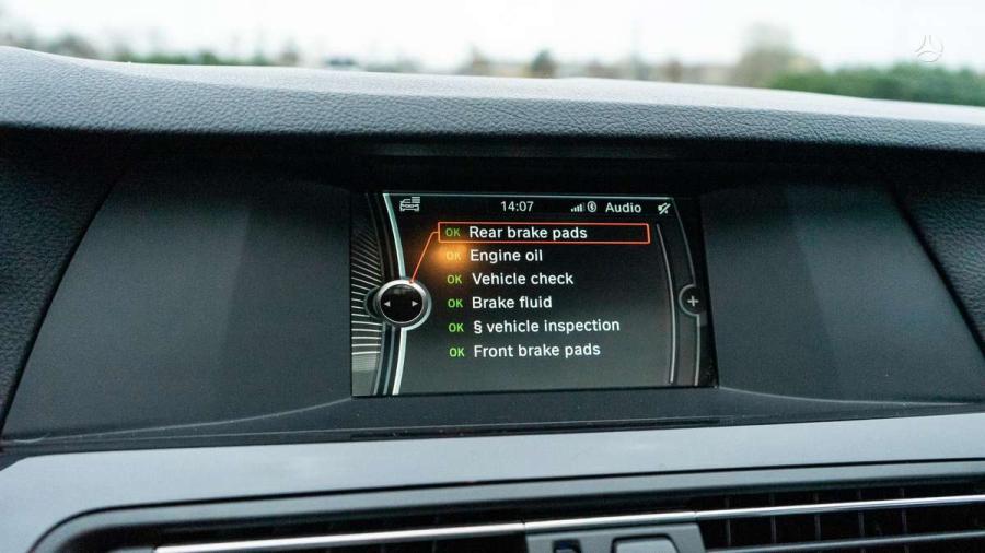 Black BMW 520 2012 in Siauliai, with an engine capacity of 2.00 L and mileage of 302 thousand km for 8000 €, photo 12 on AUTOMOTO.COM.LV