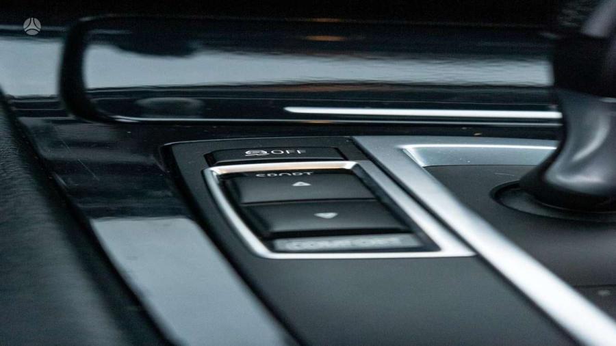 Black BMW 520 2012 in Siauliai, with an engine capacity of 2.00 L and mileage of 302 thousand km for 8000 €, photo 13 on AUTOMOTO.COM.LV